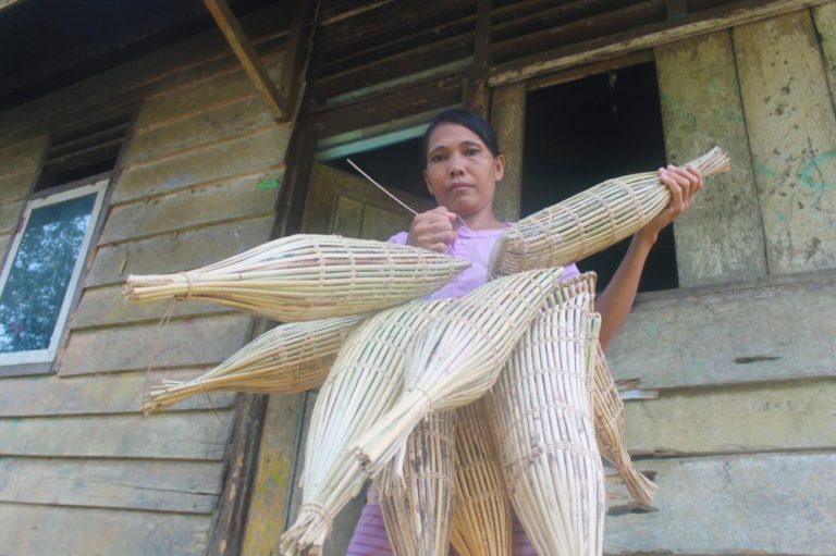 Suku Talang Mamak, Bertahan Hidup di Hutan Tersisa