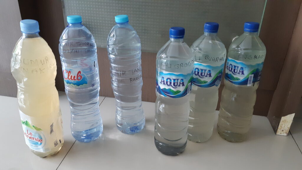 Menguji kandungan logam berat air sungai Jakarta [1]