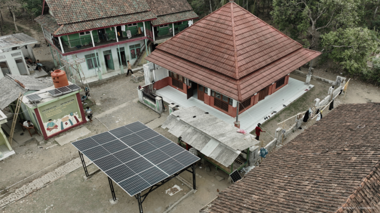 Santri pondok pesantren Darul Afkar Banten diedukasi bahaya energi kotor